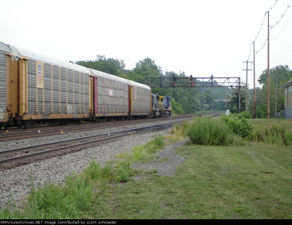 CSX 7381 & CSX 8644 hauling an EB Autorack with a clear signal on the #1 Track